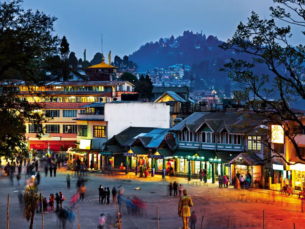 Darjeeling Travel Guide: Tea Capital and Himalayan Beauty